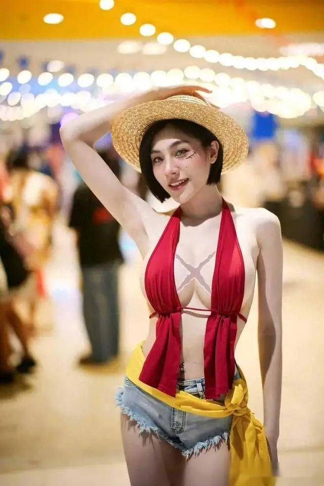 惊艳四座!WaruneePunsin的迷人写真,女神美貌让人窒息!_魅力_人们_的力量