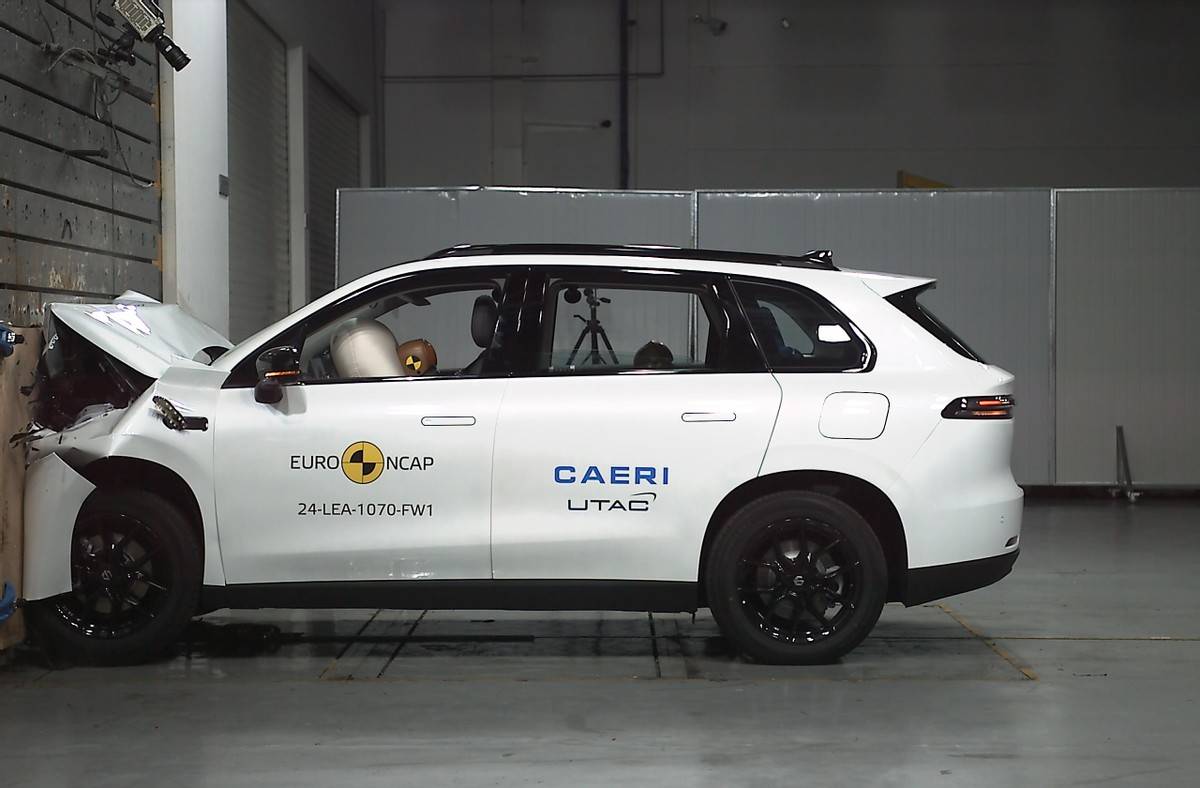 零跑C10再获欧洲Euro NCAP、澳洲ANCAP双五星安全认证！_搜狐汽车_搜狐网