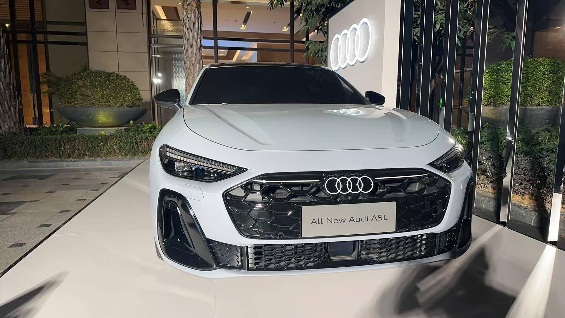 全新奥迪A5L现身街头，长超4米9+第五代EA888，配三大屏+华为智驾_搜狐汽车_搜狐网