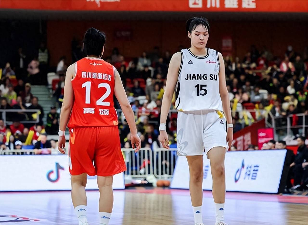恭喜！中国女篮又一25岁2米王牌崛起：瘦身成功当李月汝替身？_许晨_WCBA_亚洲杯