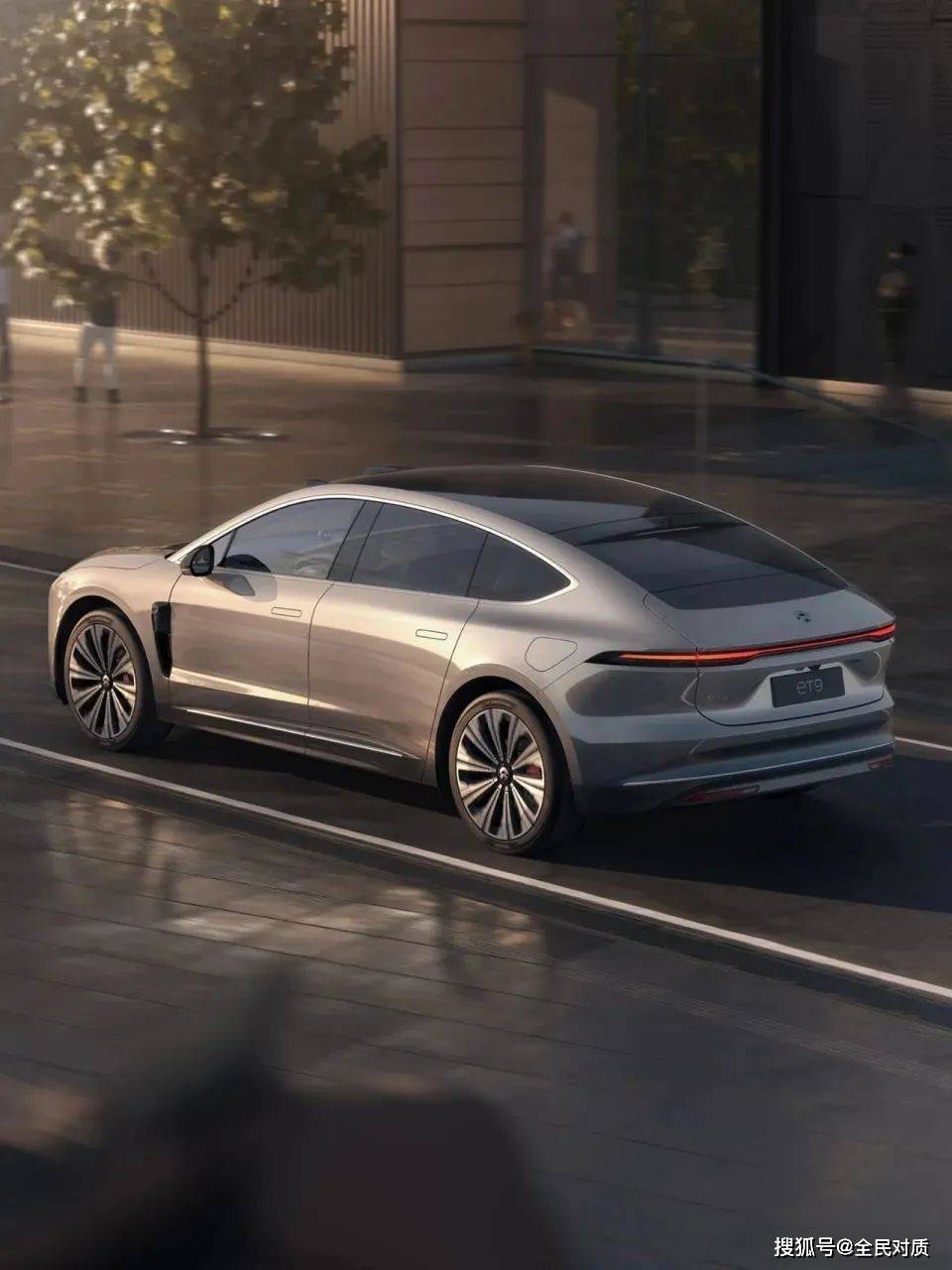 78.8万起售 蔚来ET9订单超预期 李斌回应萤火虫三重奏大灯设计_搜狐汽车_搜狐网