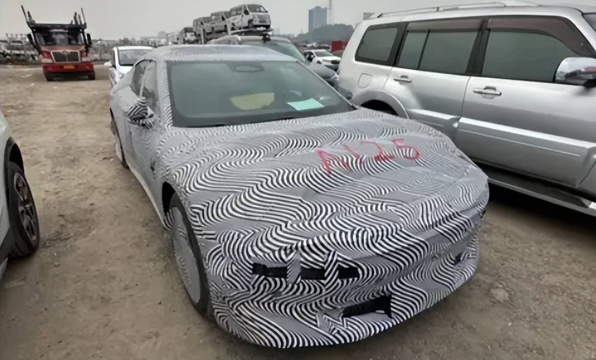 小鹏新车E29曝光：或为P7改款，取消激光雷达，方向盘神似小米SU7_搜狐汽车_搜狐网