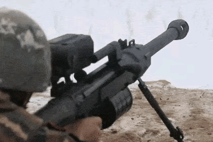 印军国产大狙进驻边境，子弹体型大如雪茄，战时谁和你玩步兵冲锋_火力_武器_狙击枪