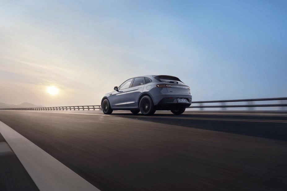 入手25万内热门新能源SUV，DeepSeek凭什么首推问界新M5？_搜狐汽车_搜狐网