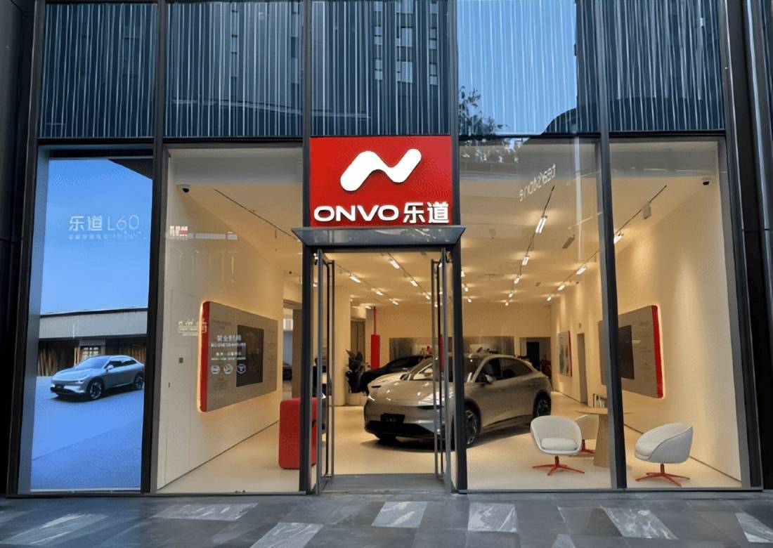 理想i8亮相股价大涨，乐道官微发布乐道L90和理想L9同框图被指蹭热度！乐道1月销量腰斩，李斌的三胎策略危机_搜狐汽车_搜狐网