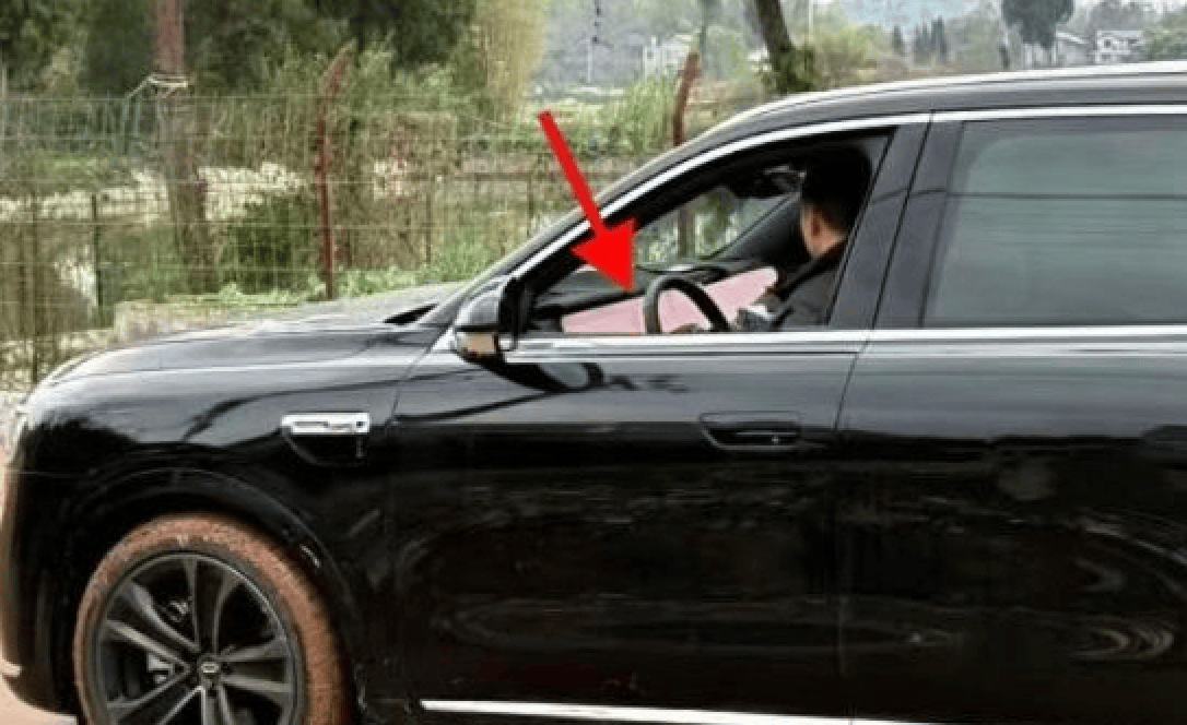 问界M8实车曝光！车长近5米、对标理想L9，会成为下一个爆款吗？_搜狐汽车_搜狐网