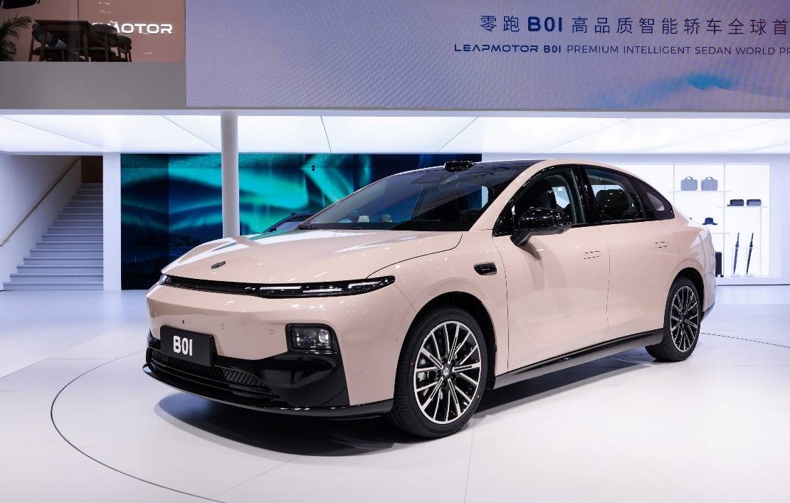 零跑B01上海车展全球首秀来了，B系列有多强，你们自己品_搜狐汽车_搜狐网