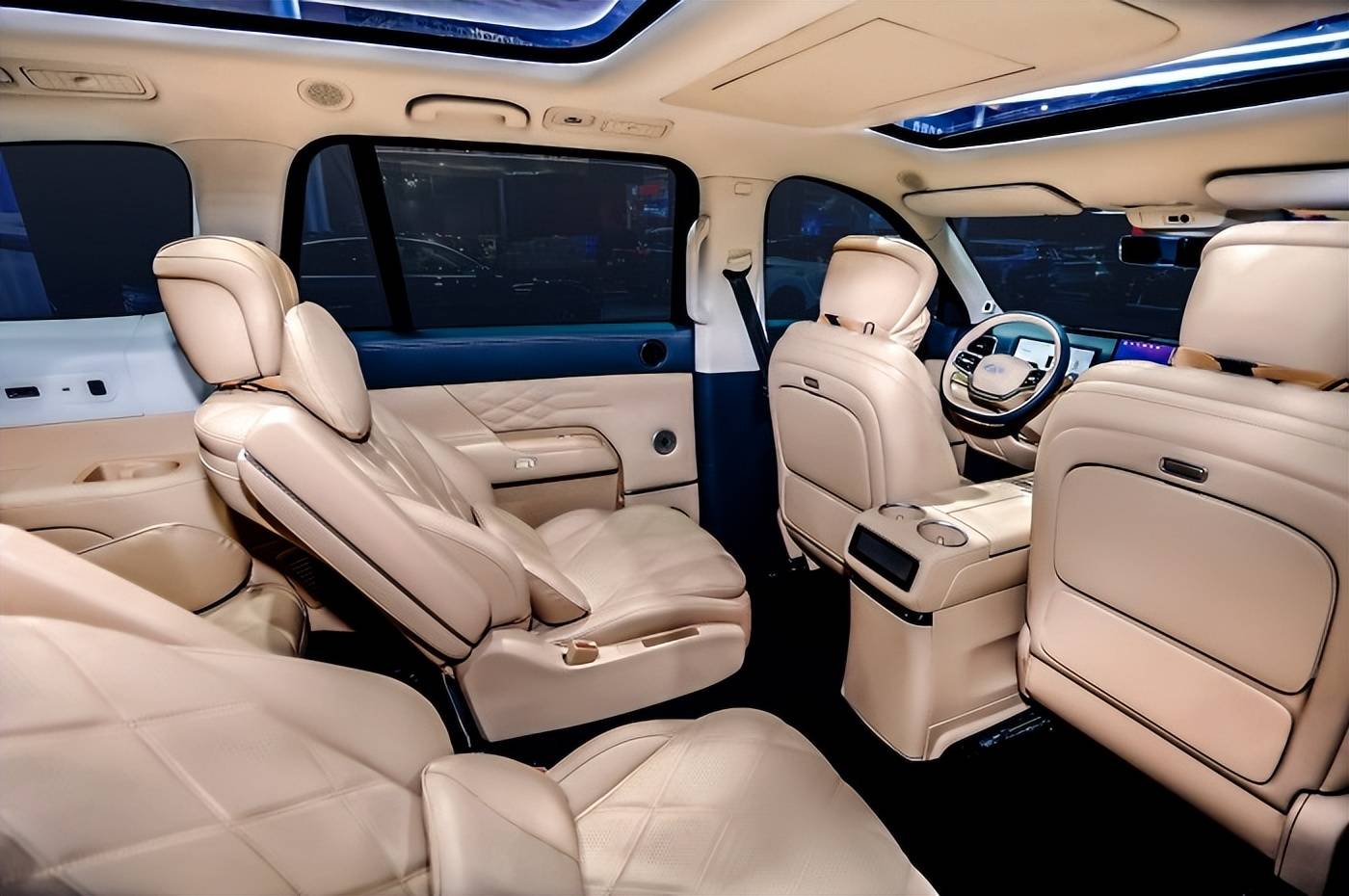 奇瑞风云T11亮相上海车展，以“四超”实力树立豪华SUV价值标杆_搜狐汽车_搜狐网