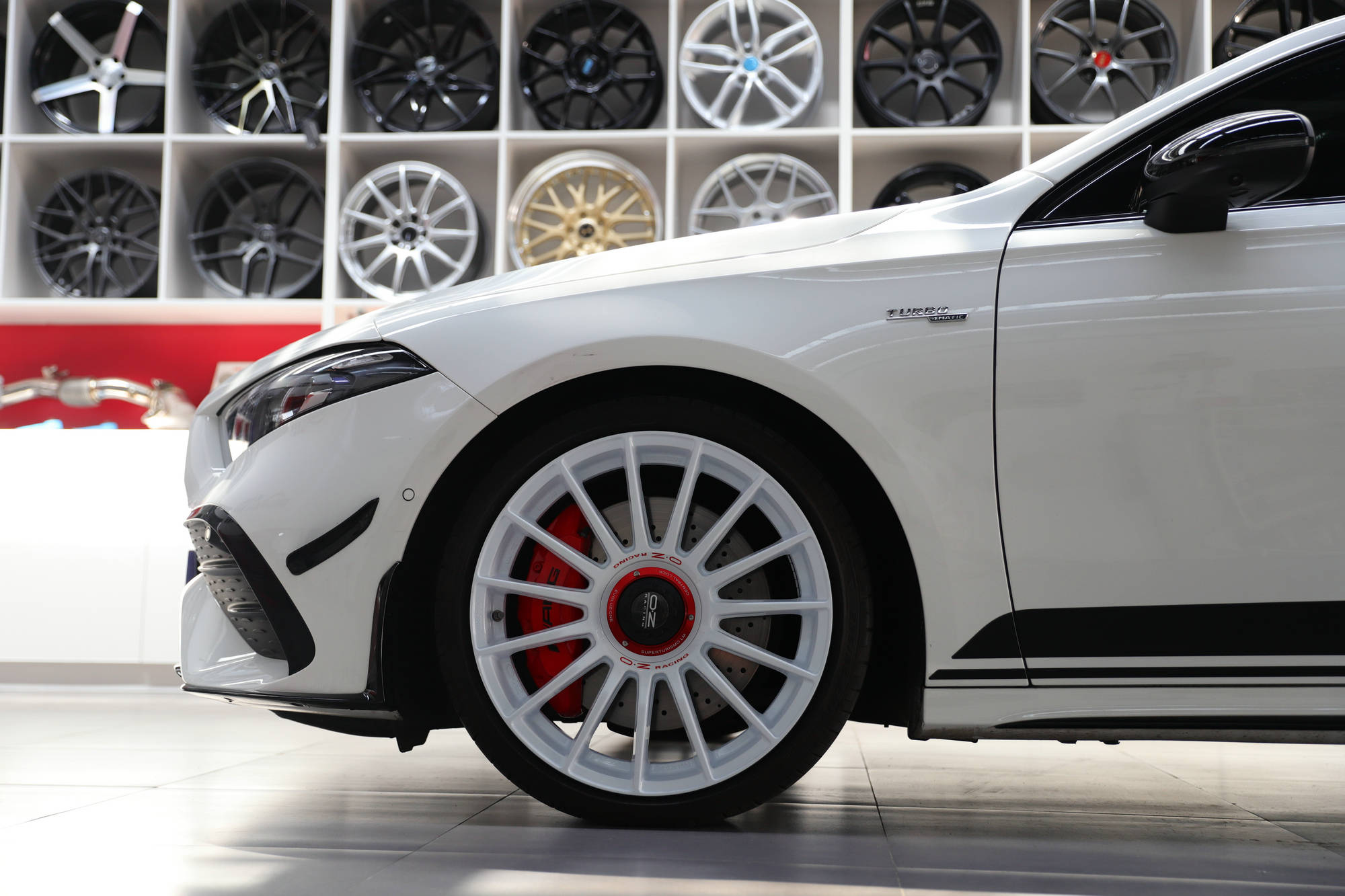 奔驰A35L AMG改装OZ Superturismo Evoluzione WRC轮毂全记录_搜狐汽车_搜狐网