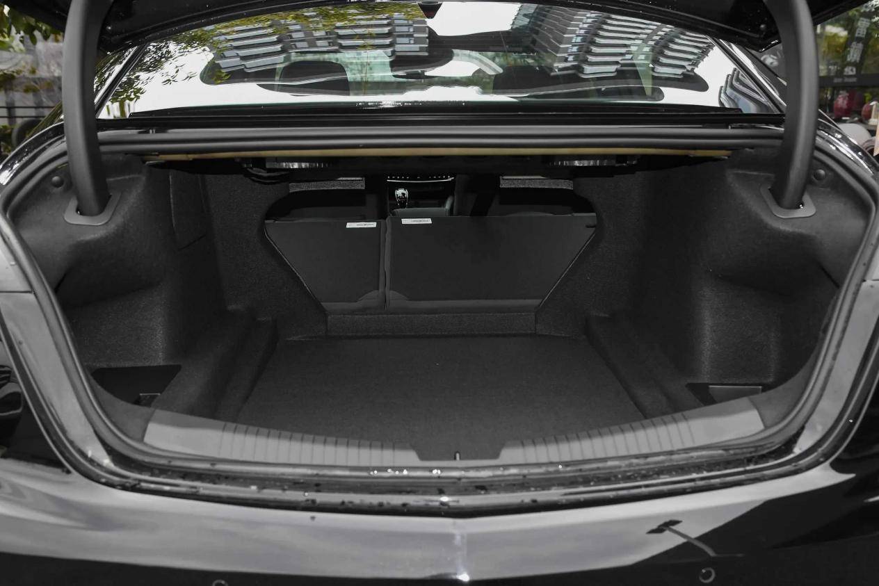 凯迪拉克CT5新增车型，一口价20.69万，配2.0T发动机+10AT变速箱_搜狐汽车_搜狐网