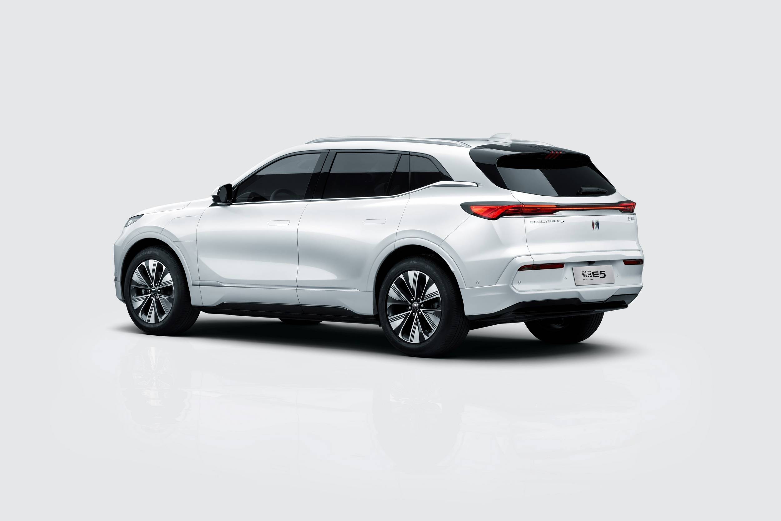 别克发布新款E5，47项提升，美国网友：为啥不在美国卖呢？_搜狐汽车_搜狐网