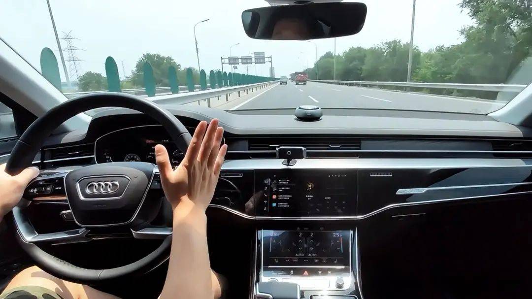 58万提了一辆奥迪A8，再开朋友的奔驰E300，车主，实测差距明显，压根不是一个档次！_搜狐汽车_搜狐网