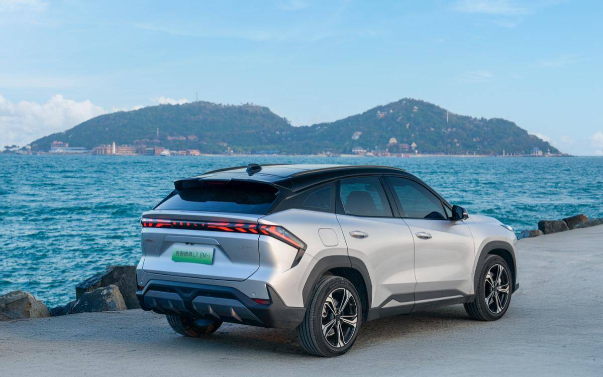 空间油耗动力全在线，吉利银河L7 EM-i 9.98万起卷动家用车市场_搜狐汽车_搜狐网