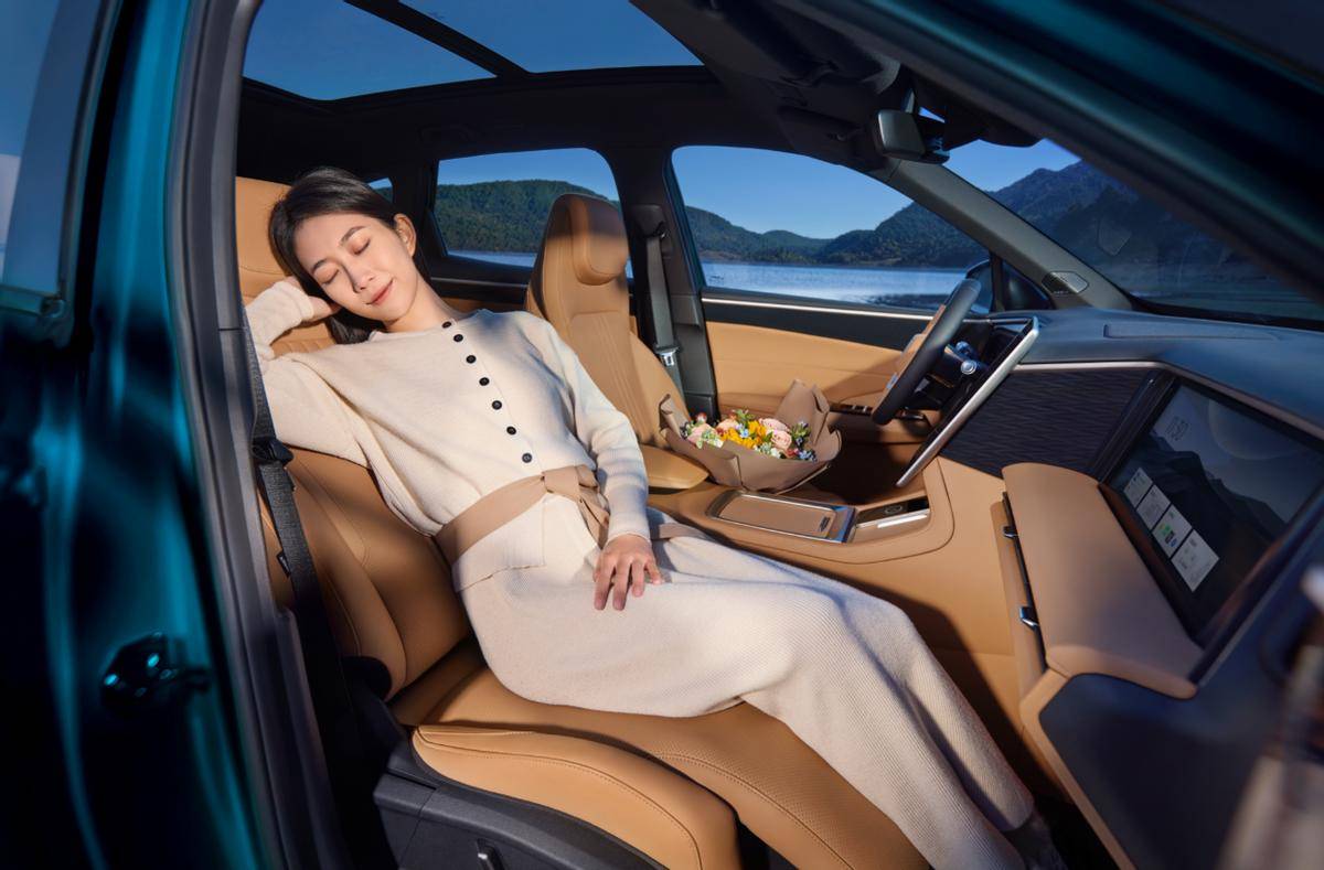 吉利银河L7 EM-i 9.98万起，以十大同级领先重塑电混SUV标杆_搜狐汽车_搜狐网