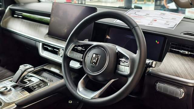 坦克500柴油版泰国亮相：2.4T柴油动力+9AT+全黑涂装+隐藏备胎_搜狐汽车_搜狐网