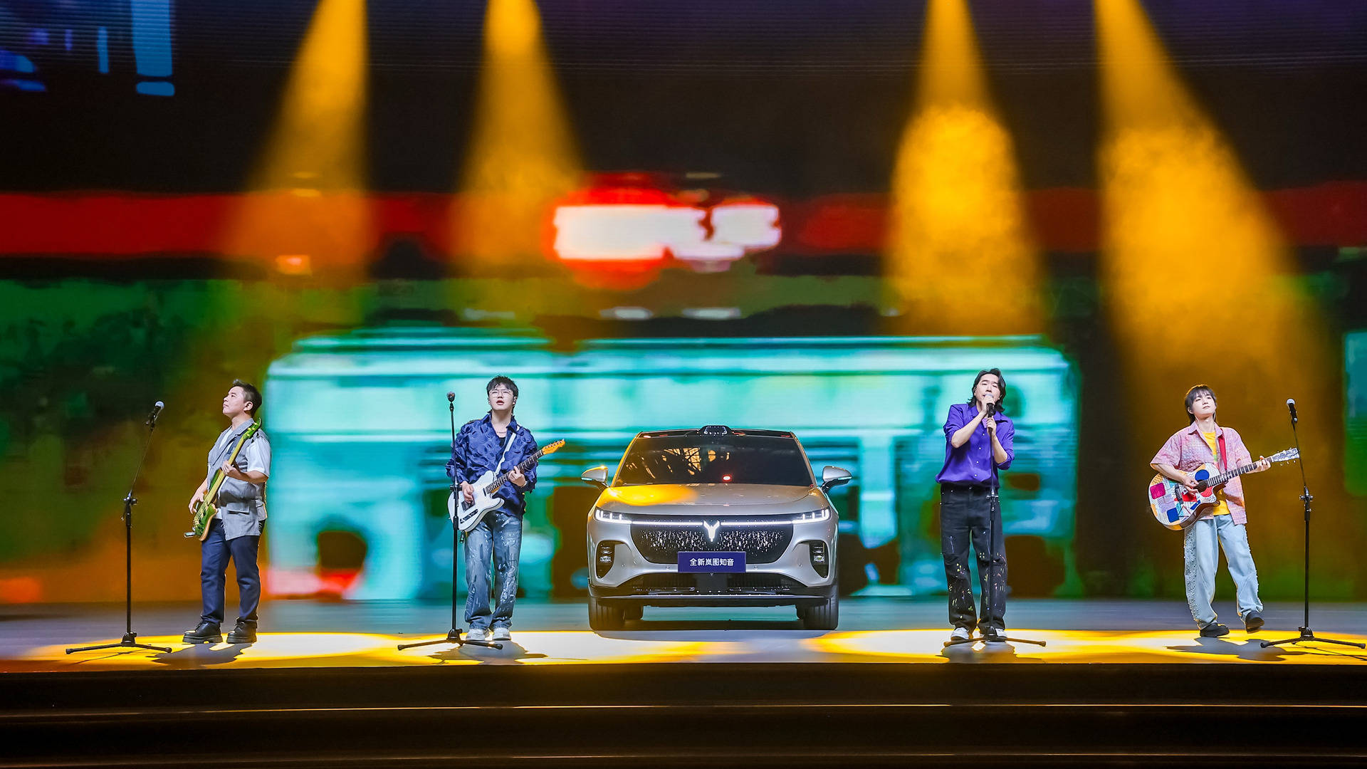 岚图双子星首搭华为乾崑智驾ADS4，改写25万级辅助驾驶规则_搜狐汽车_搜狐网