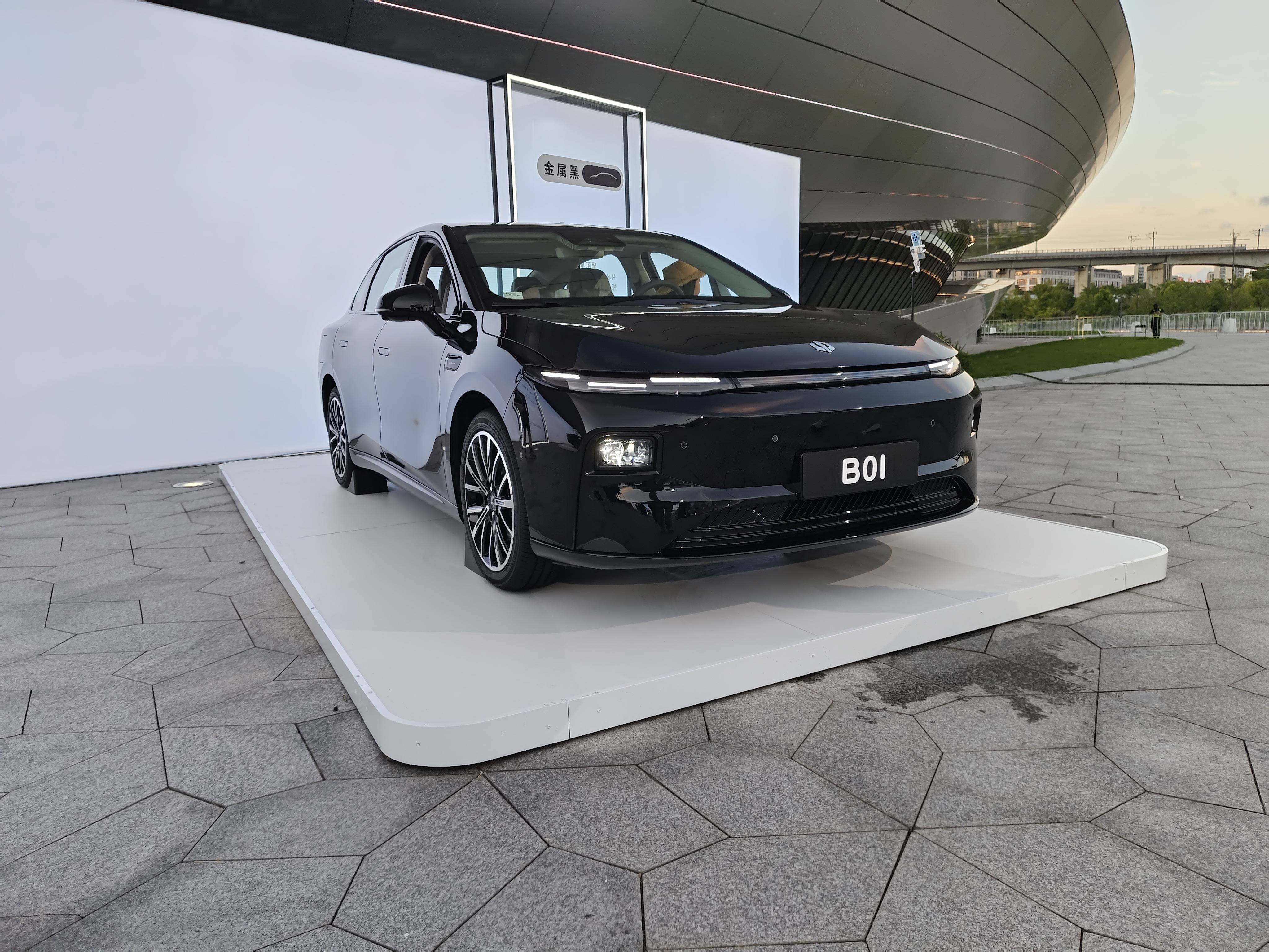 零跑B01售价8.98万元起，小鹏MONA M03被狙击！_搜狐汽车_搜狐网