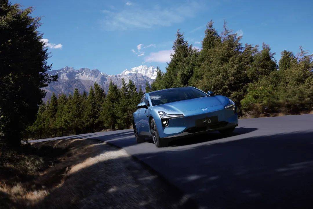 10万元级纯电轿车“超新星”较量：“价格杀手”零跑B01对比“智能先锋”小鹏MONA M03_搜狐汽车_搜狐网