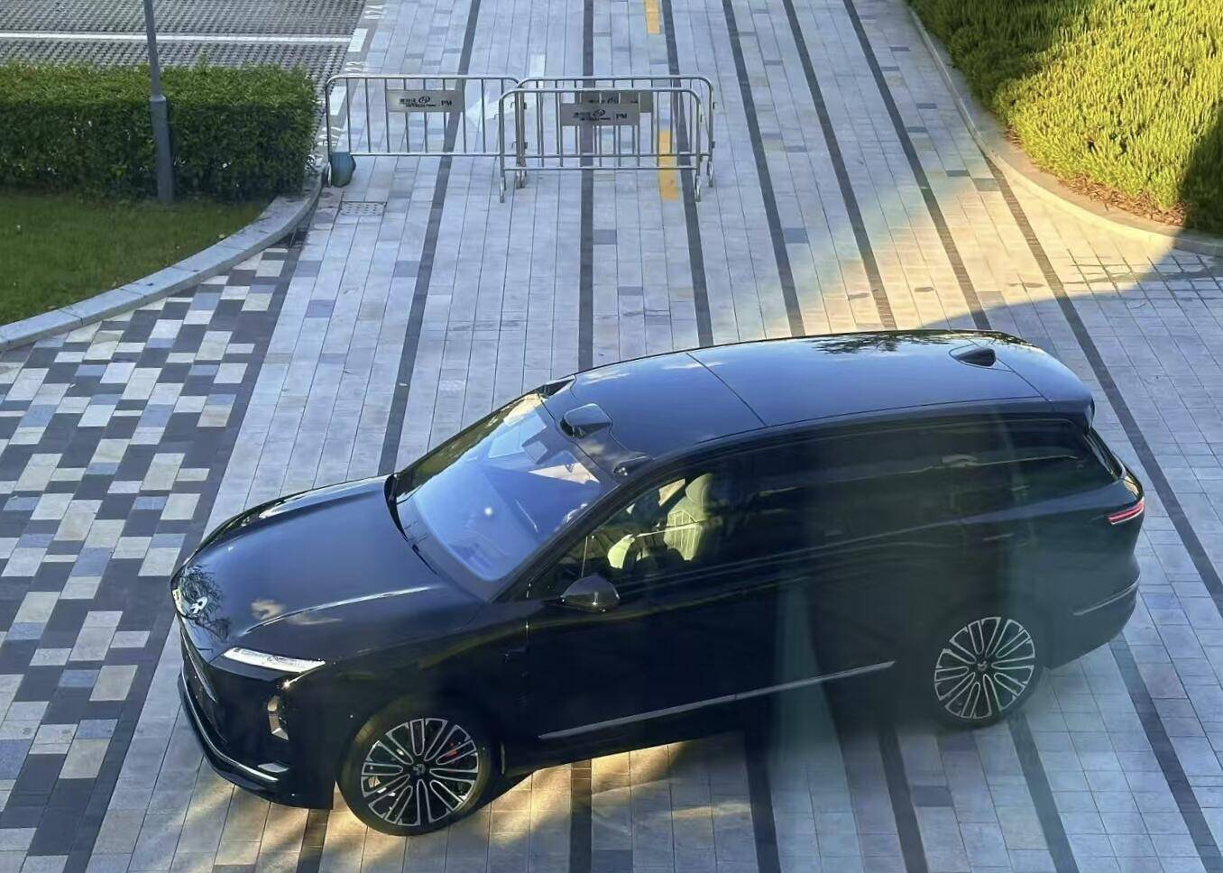 第三代蔚来ES8现身街头，大过问界M9+三激光雷达，配707马力_搜狐汽车_搜狐网