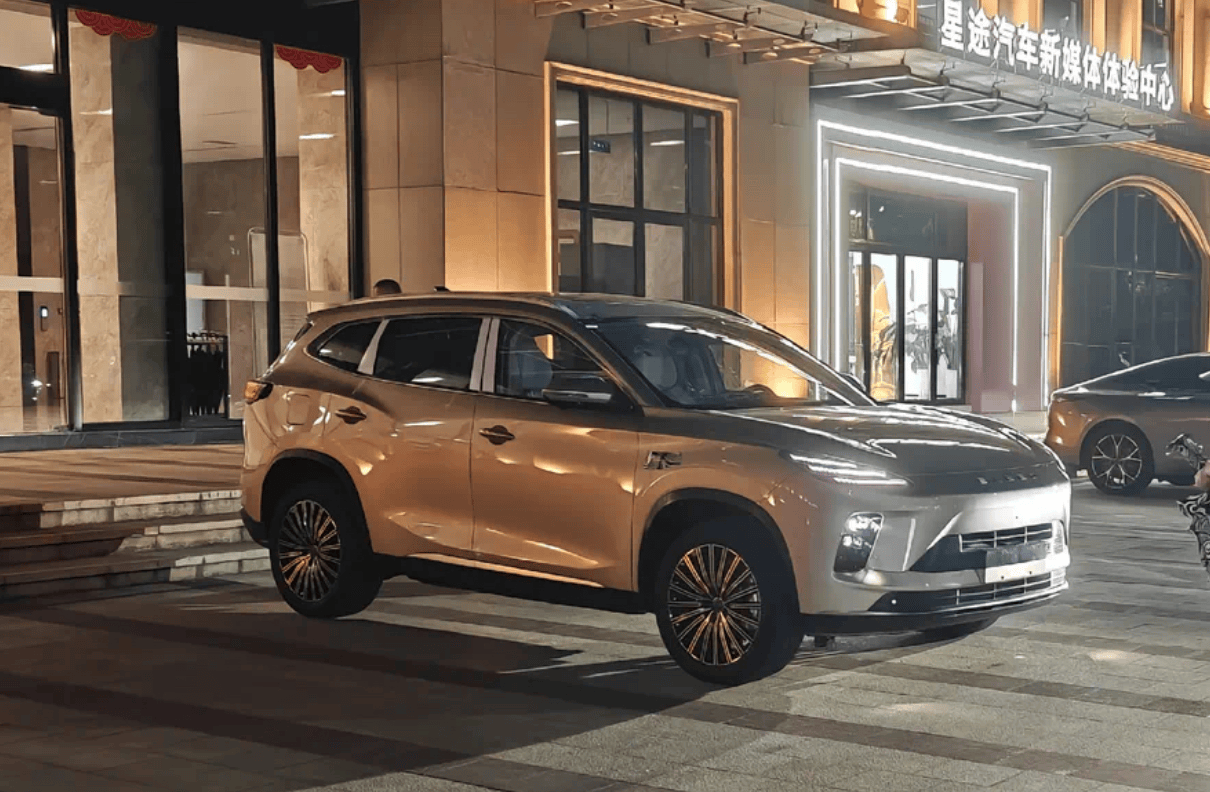 星纪元E05实车现身，长近4米8+三联屏，配1.5T增程+地平线HSD_搜狐汽车_搜狐网