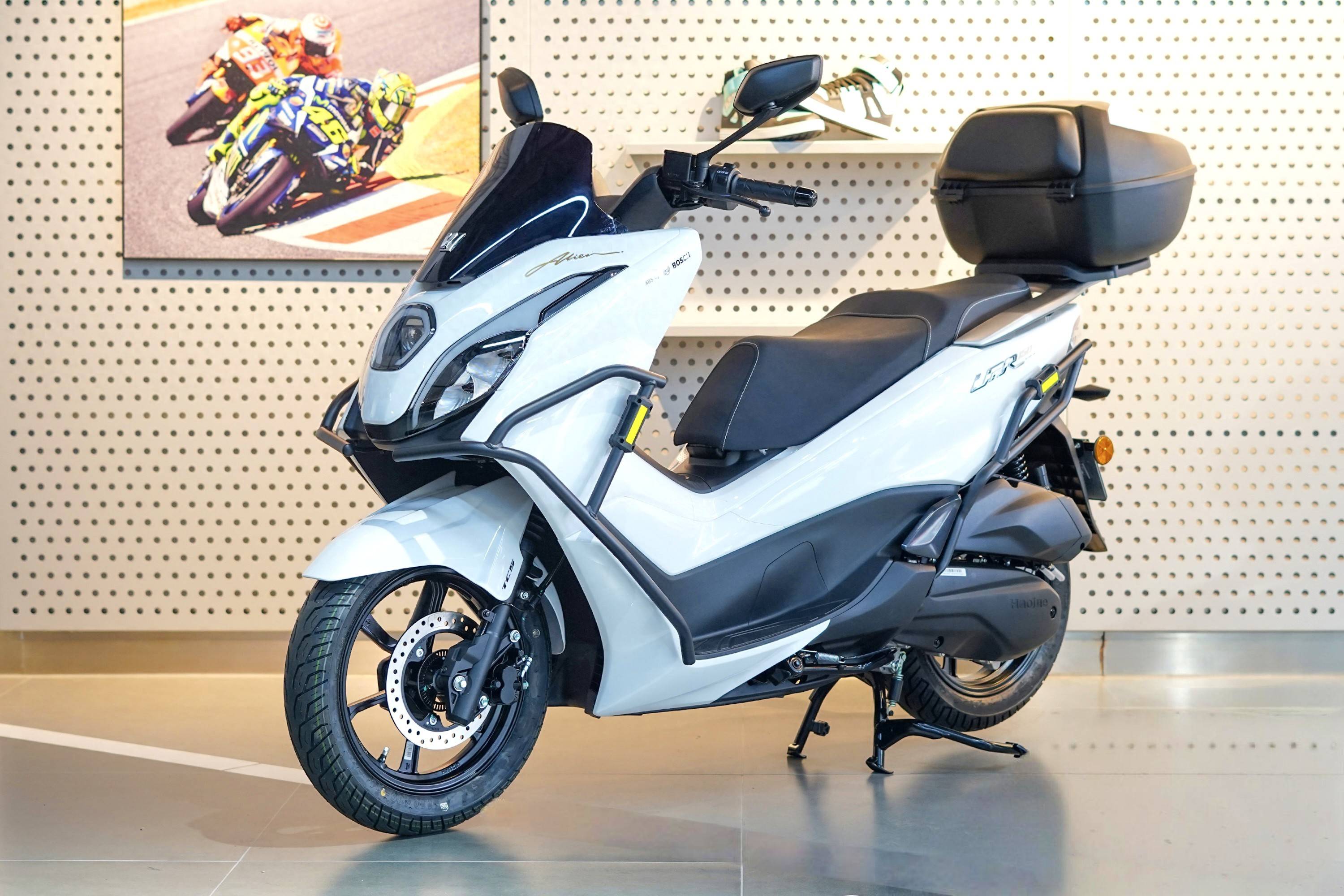 豪爵UFR150最高直降2600元，遇上五羊本田NWT150，该怎么选？_搜狐汽车_搜狐网