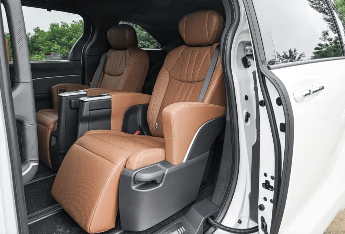 新款丰田赛那32.48万起售，真不如看看GL8陆尊