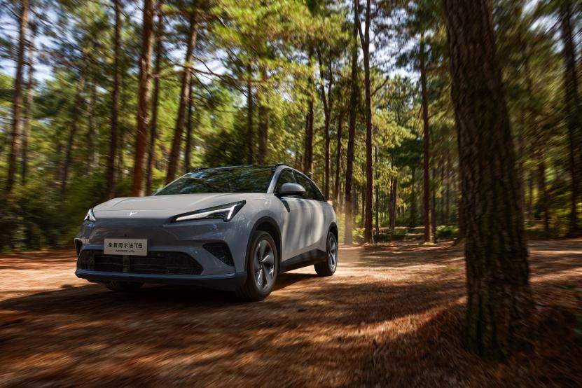 全新阿尔法T5上市：15万内唯一城市NOA SUV，双擎驱动重塑智能出行