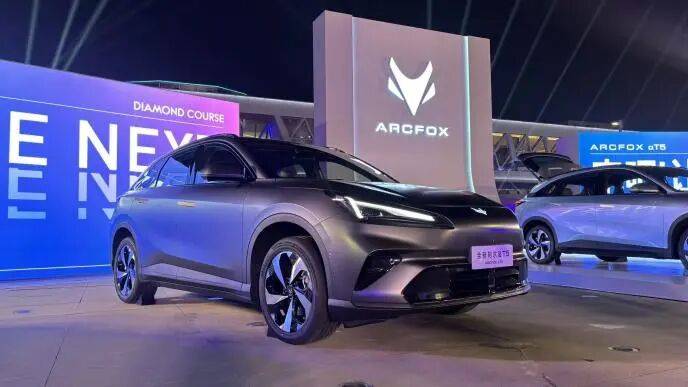 增程版开路、12万上城市NOA，全新阿尔法T5让极狐再打翻身仗_搜狐汽车_搜狐网