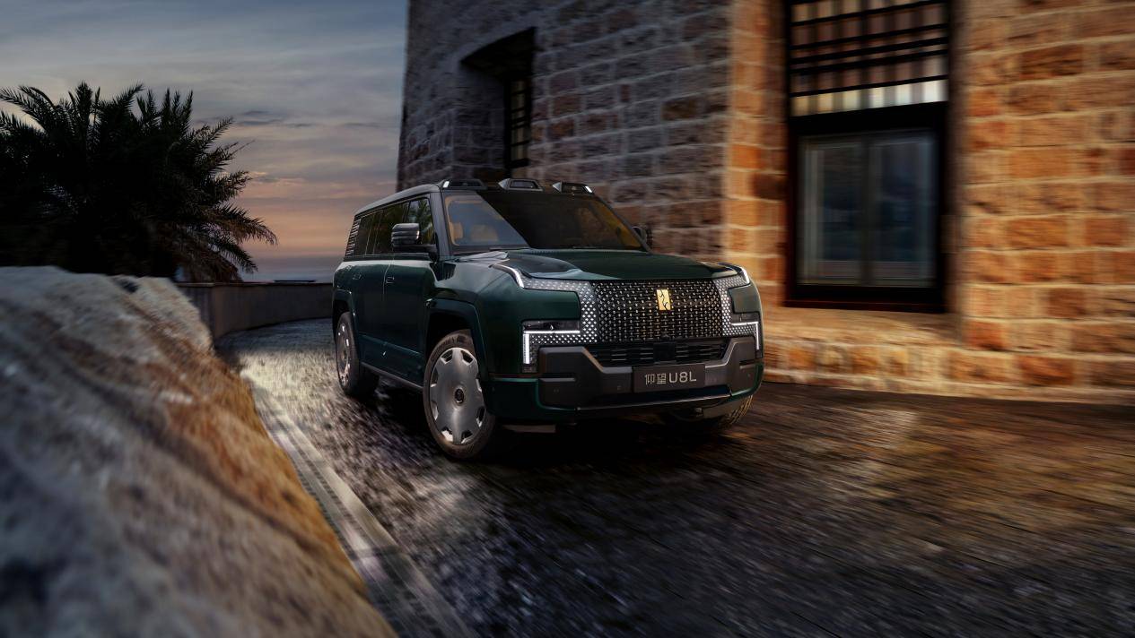 半苯胺真皮+沙比利木，仰望U8L鼎藏版把豪华拉满座舱_搜狐汽车_搜狐网