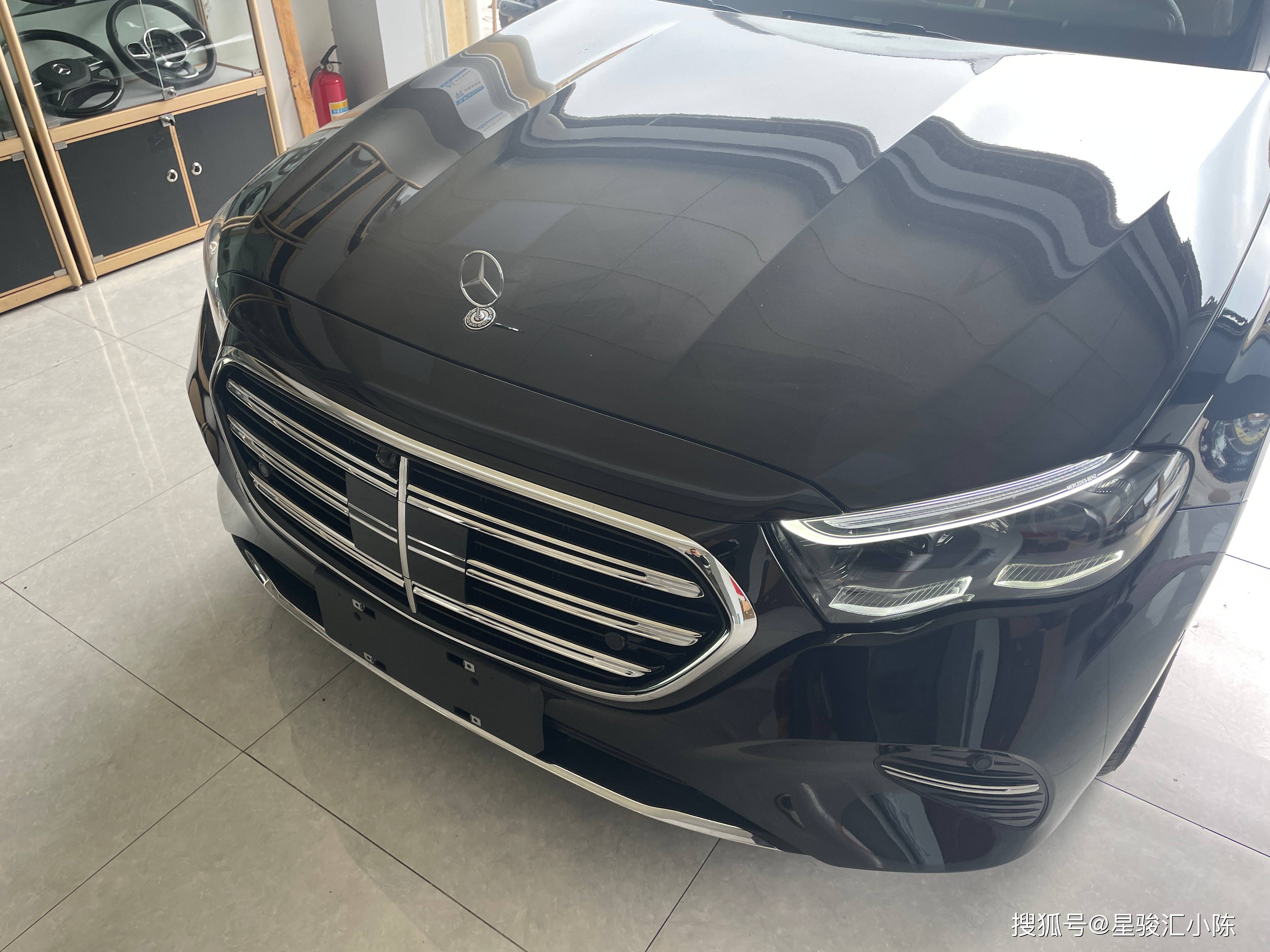 2024款奔驰E300L豪华型行车落地升级流星雨数字大灯，非常炫酷且能提升照明_搜狐汽车_搜狐网