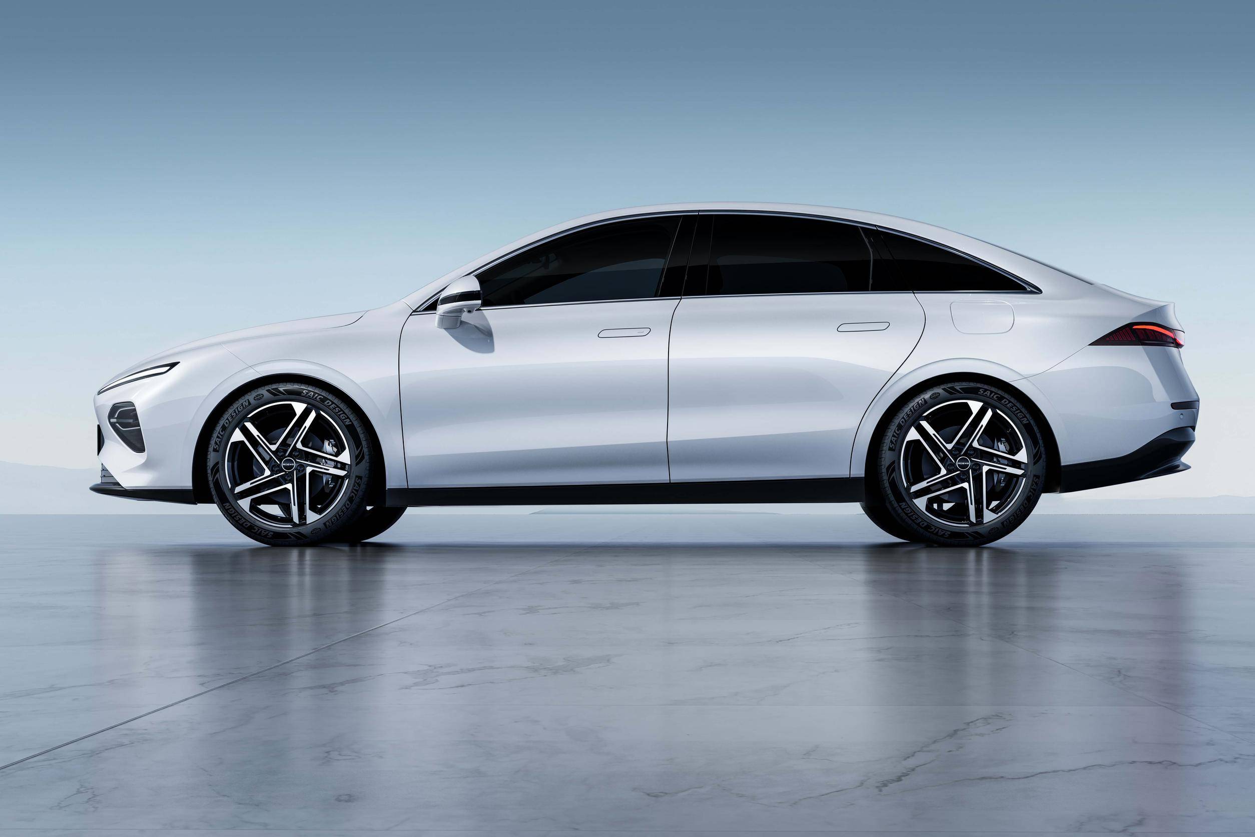 能接受吗？荣威D7 EV推出购车优惠，全系降2万/限时售12.98万元起_搜狐汽车_搜狐网