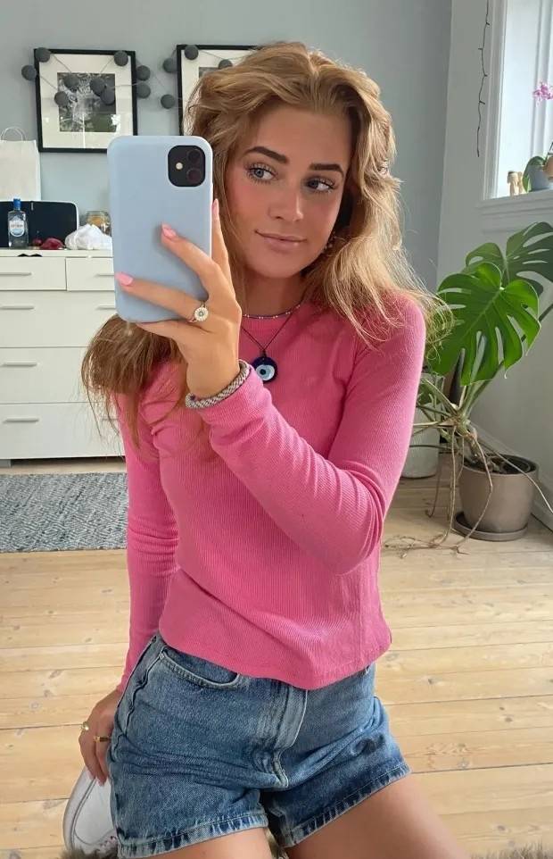 组图：霍伊伦女友现场观战欧洲杯 清纯甜美气质佳-搜狐大视野-搜狐新闻