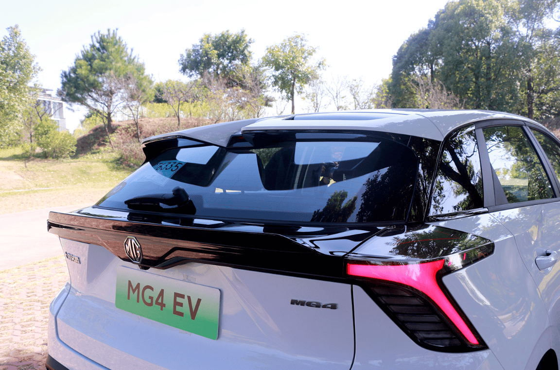 名爵MG4 EV 10.98万元起售！配备五连杆独立后悬架，驾控体验小钢炮？_搜狐汽车_搜狐网