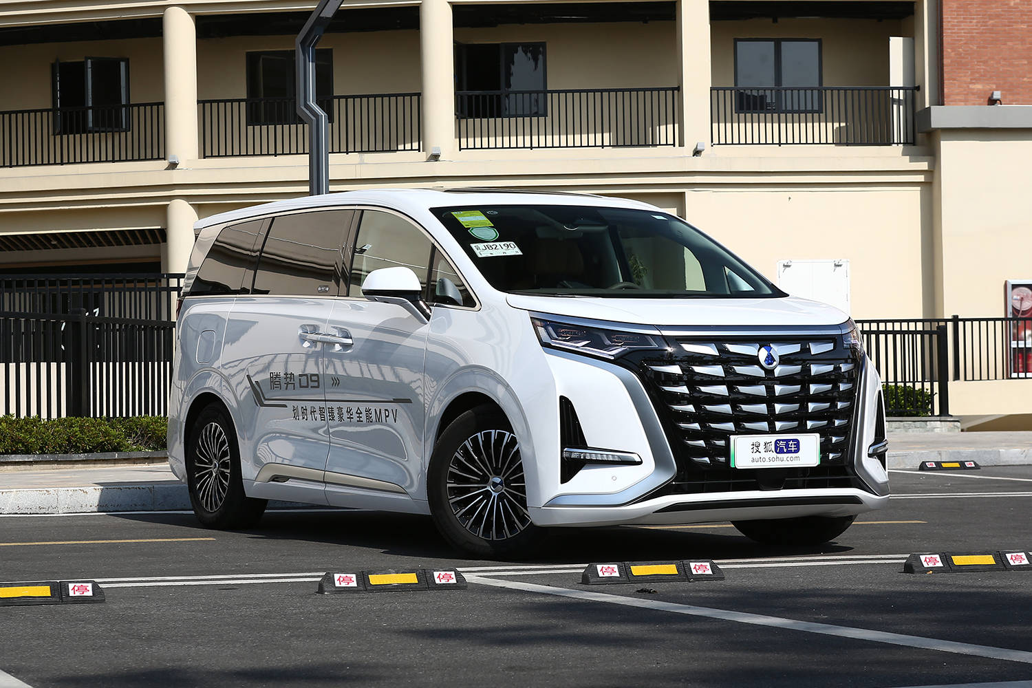 正式进军右舵国家市场/售价远高于国内 腾势D9在新加坡上市_搜狐汽车_搜狐网