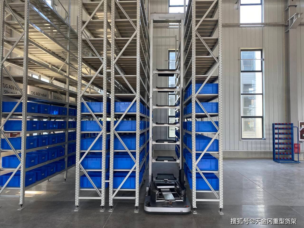 AGV 机器人如何多层取货的？_仓储_货架_货物