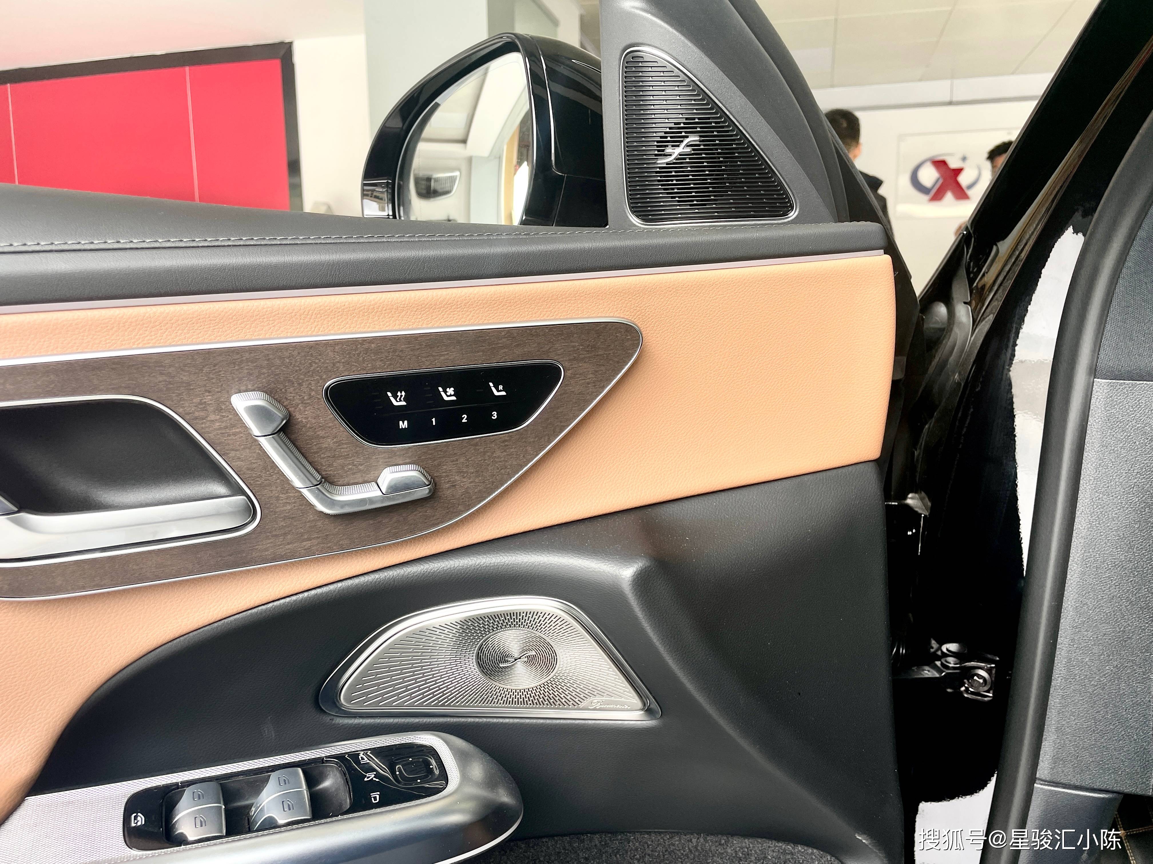 24款25款奔驰E300L改装柏林之声音响，感受震荡效果带来的4D音效_搜狐汽车_搜狐网