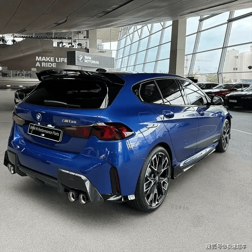 海外不足15W，2025宝马1系轿车焕新登场_搜狐汽车_搜狐网