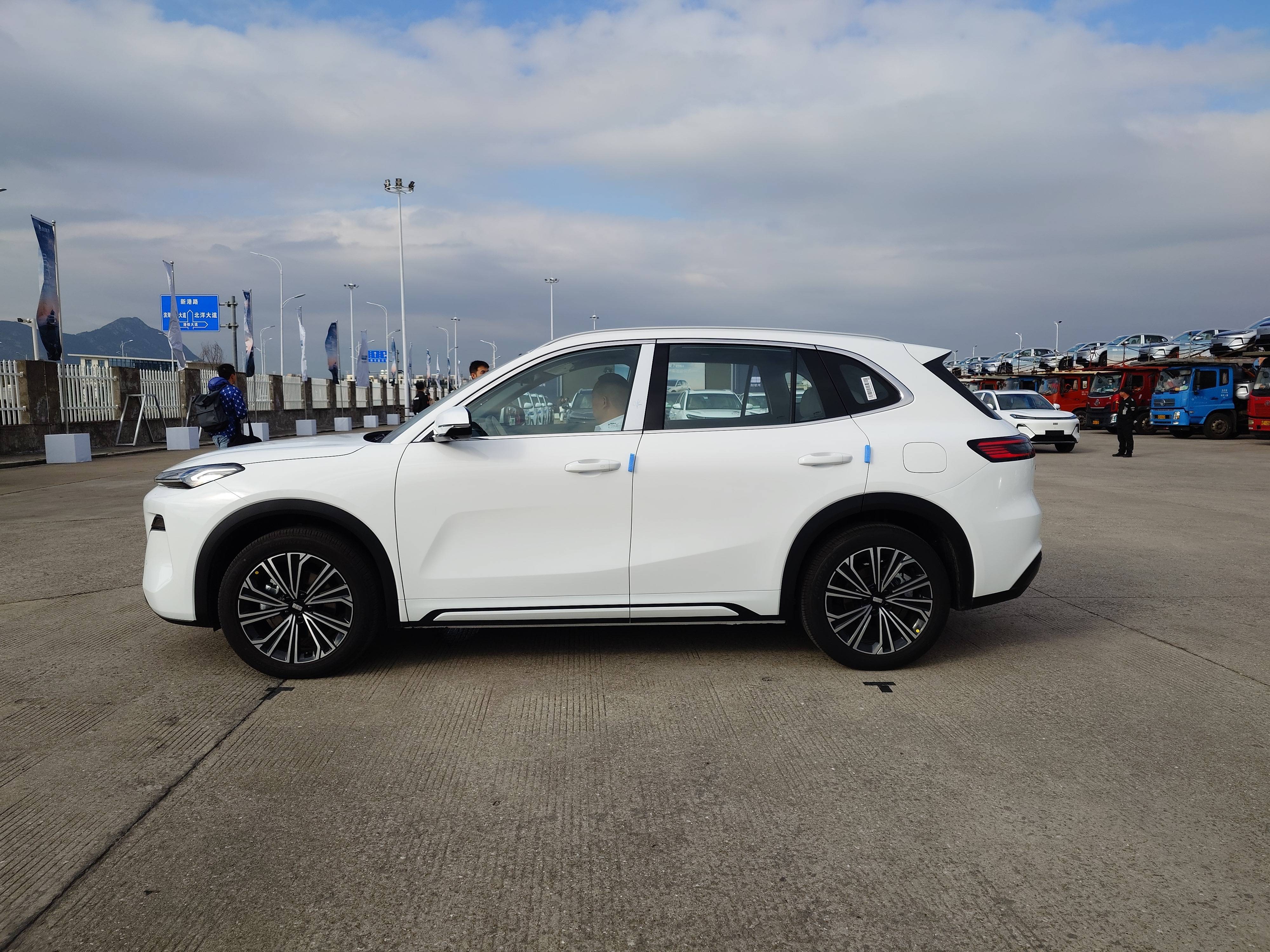 吉利银河星舰7 EMi今晚上市，预售先享价最低仅10.98万元！_搜狐汽车_搜狐网