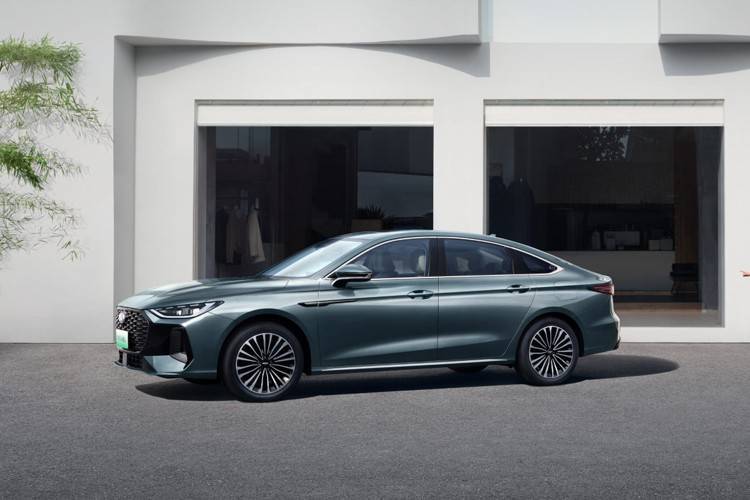 奇瑞风云A8L CDM上市，中级混动新选择，满电满油续航超2300km！_搜狐汽车_搜狐网