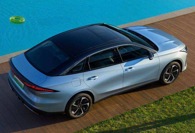 吉利银河L6 EMi官图曝光！雷神EMi超级电混平台首款轿车来袭_搜狐汽车_搜狐网