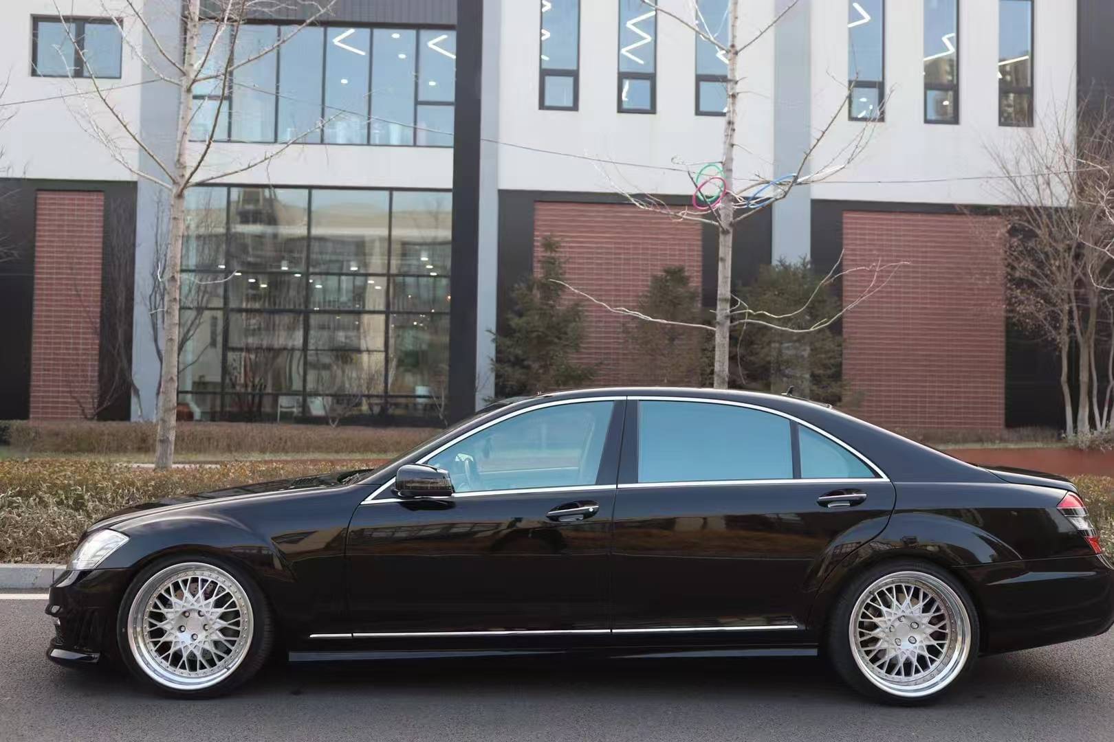 奔驰S级W221改装大作，空气悬挂可调拉杆让车身低趴出新高度_搜狐汽车_搜狐网