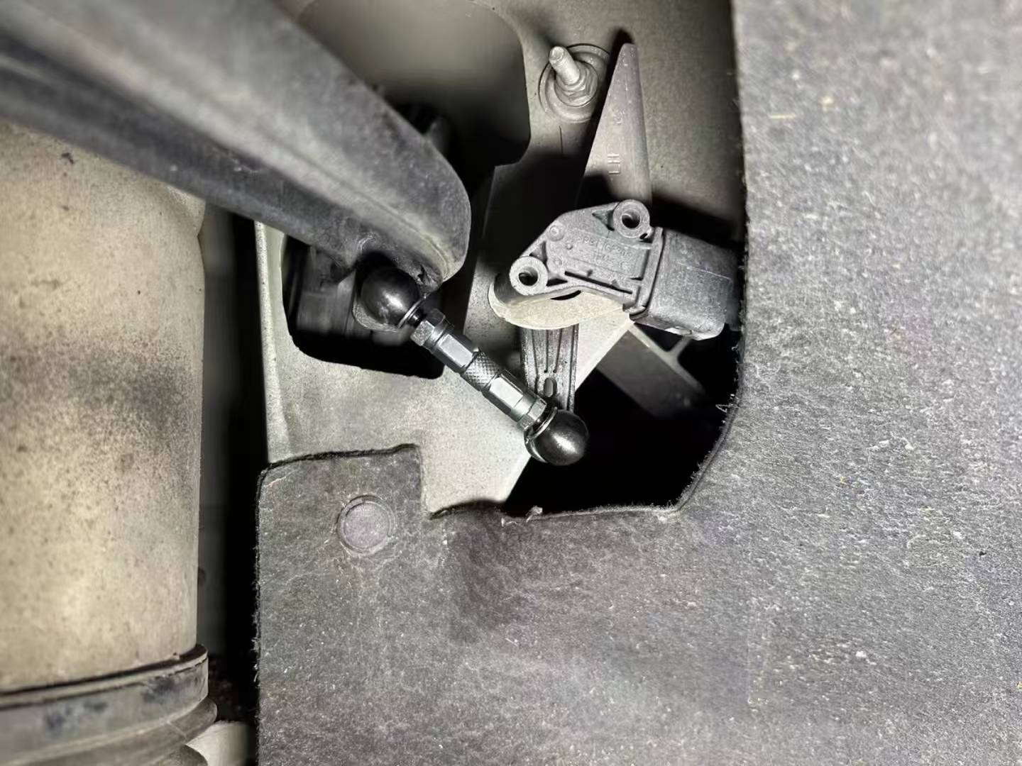 红旗H9原厂空气悬挂改装AIRBFT可调拉杆，红旗H9_搜狐汽车_搜狐网