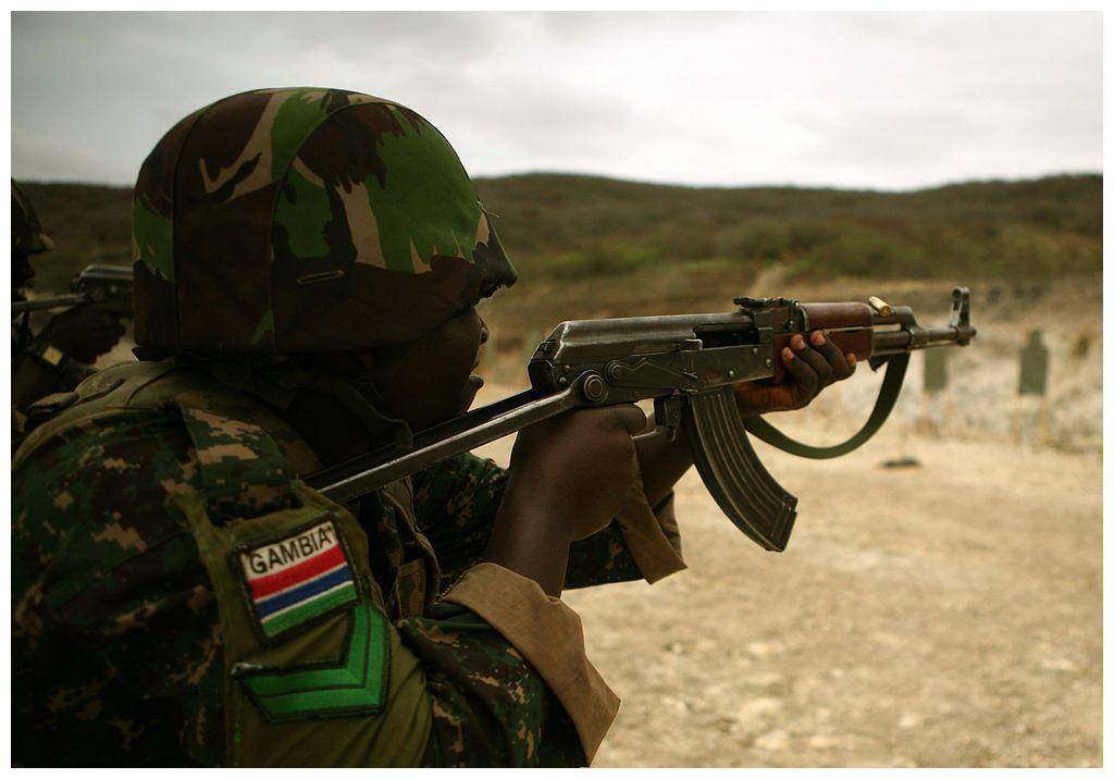 AK47和56冲：苏联授权我国生产AK47，拿到图纸后的厂长：好枪！_孙云龙_突击步枪_解放军