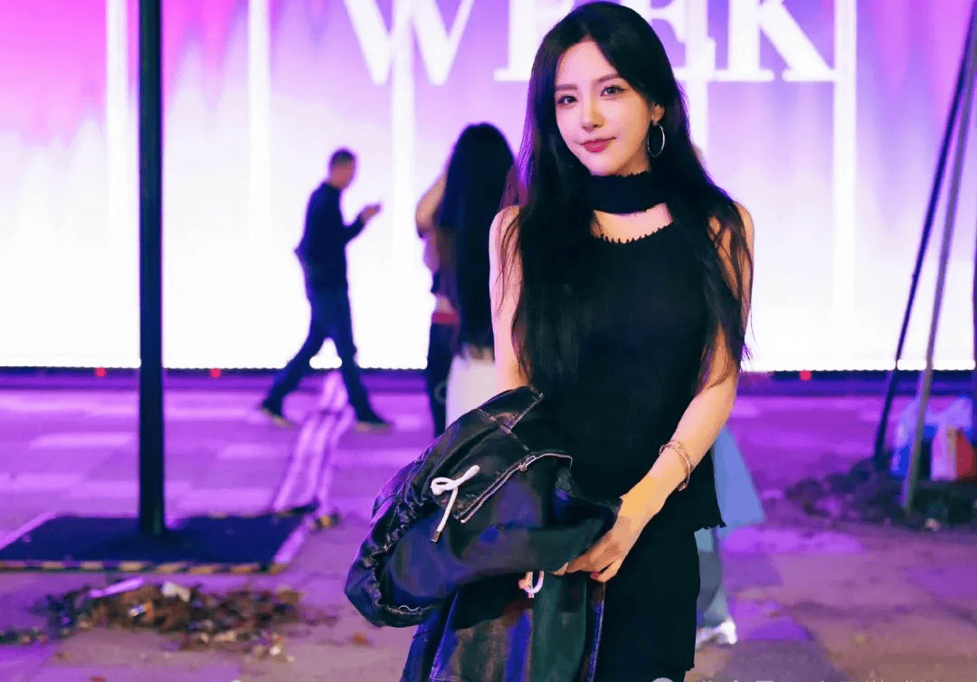 Rita回应喜欢被叫姐姐，纯属个人爱好，30多岁没谈过恋爱引起网友热议_解说_直播_lpl