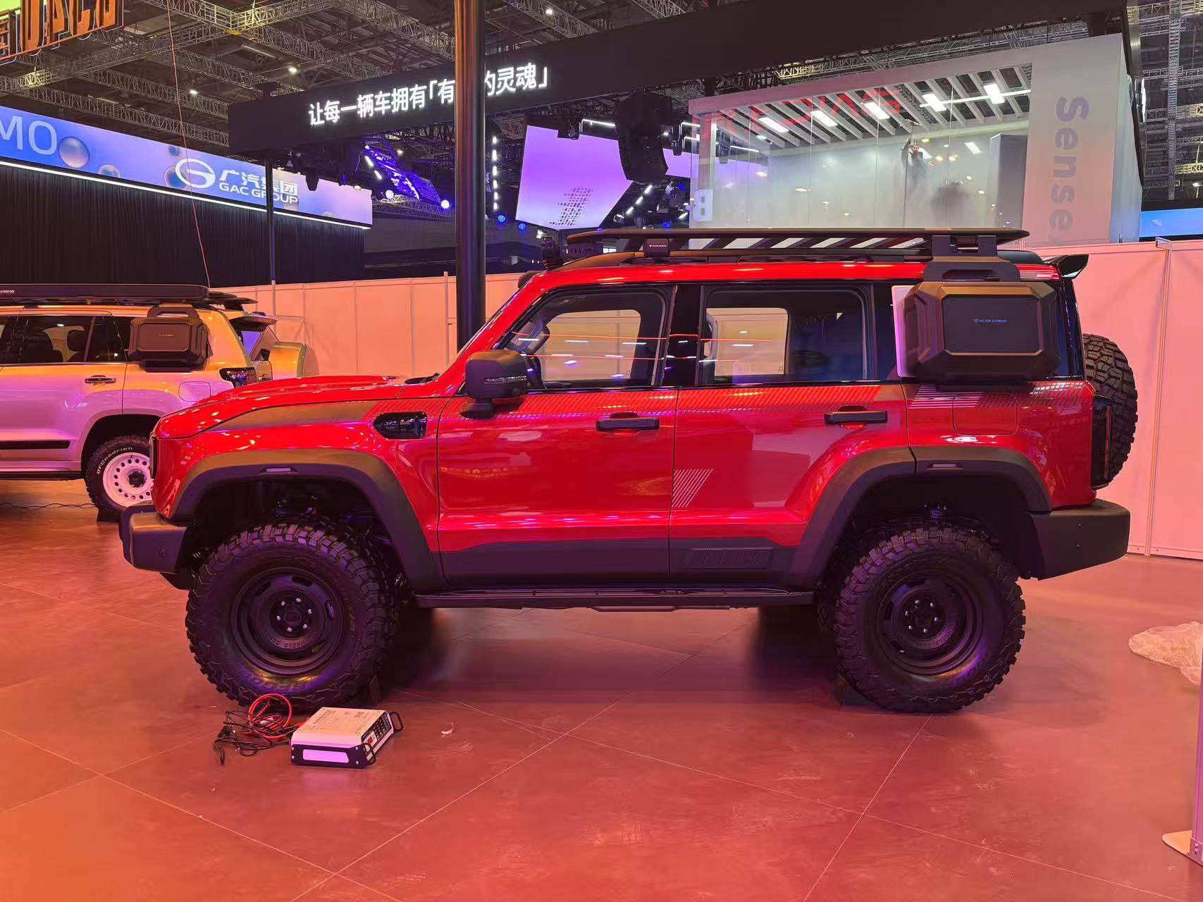 2025上海车展探馆：史哥体验北京越野BJ40增程赤兔版_搜狐汽车_搜狐网