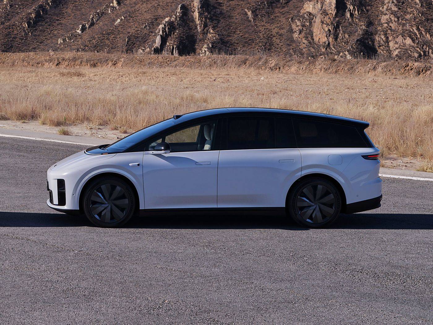 长得像MEGA又能怎？ 理想i8能否做到青出于蓝而胜于蓝_搜狐汽车_搜狐网