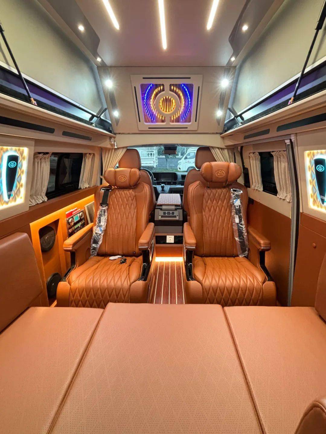 3.16 北京房车展丨景驿福特V362·后置厨卫版 全新奢华内饰 灵动实用空间_搜狐汽车_搜狐网