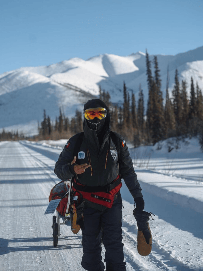 阿联酋运动员Al Katheeri成为首位征服马拉松北极赛道的阿拉伯人_比赛_挑战_Arctic