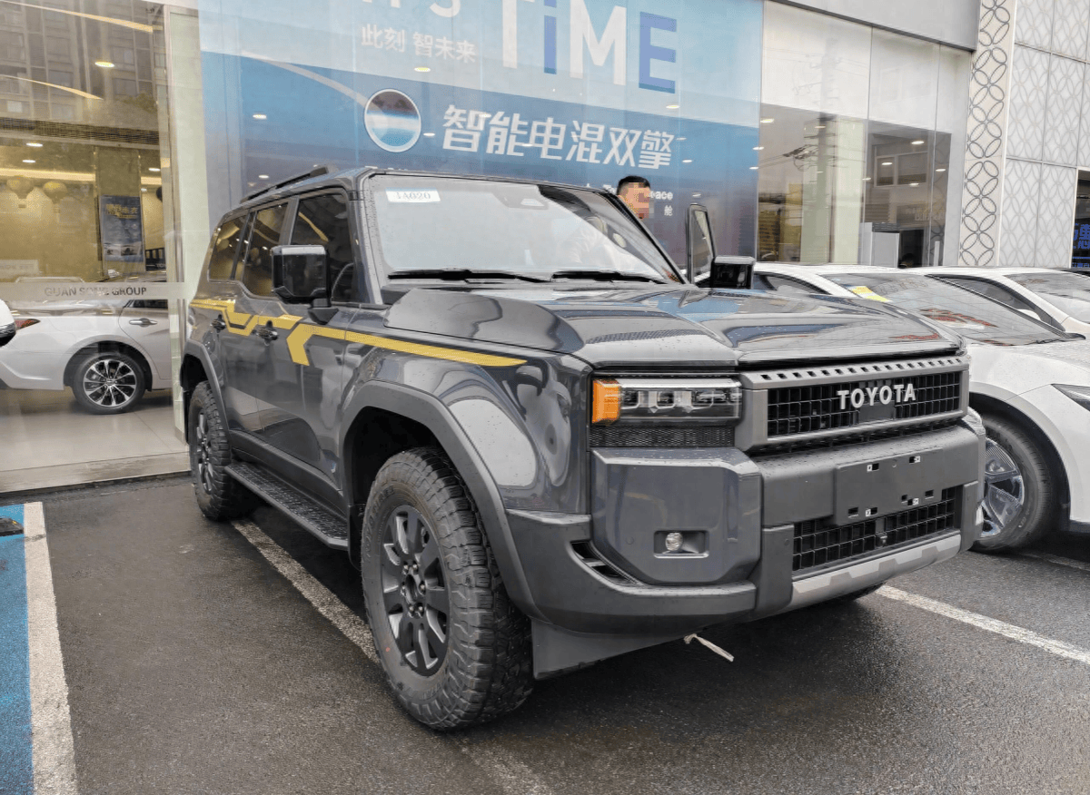 新款丰田普拉多实车到店，全系2.4T混动+8AT，47万起贵吗？_搜狐汽车_搜狐网