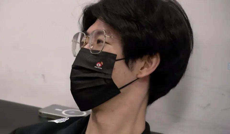 TheShy迎来破防日，Uzi首战大胜！30小时没睡觉，EDG上单爆发_训练_传奇杯_比赛